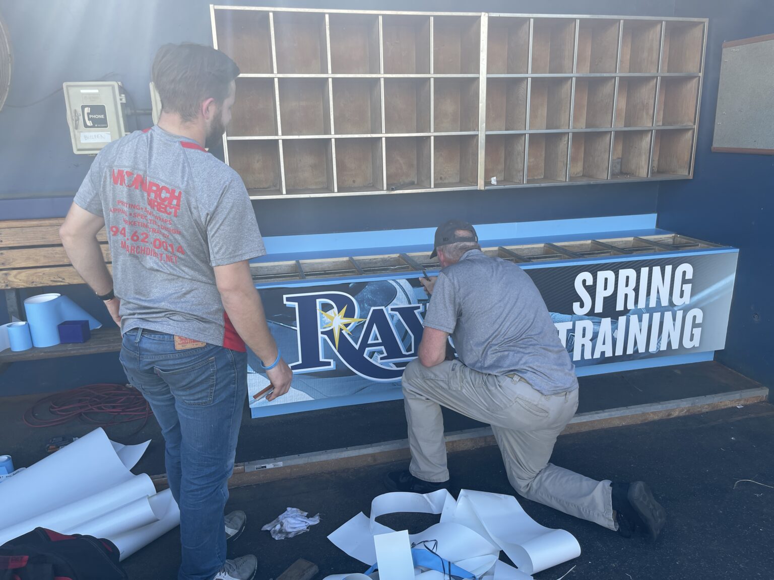 A window and wall graphic print shop in Port Charlotte